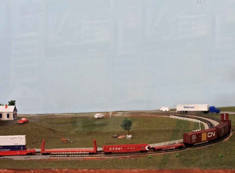 Z scale model train - Model railroad layouts plansModel railroad ...