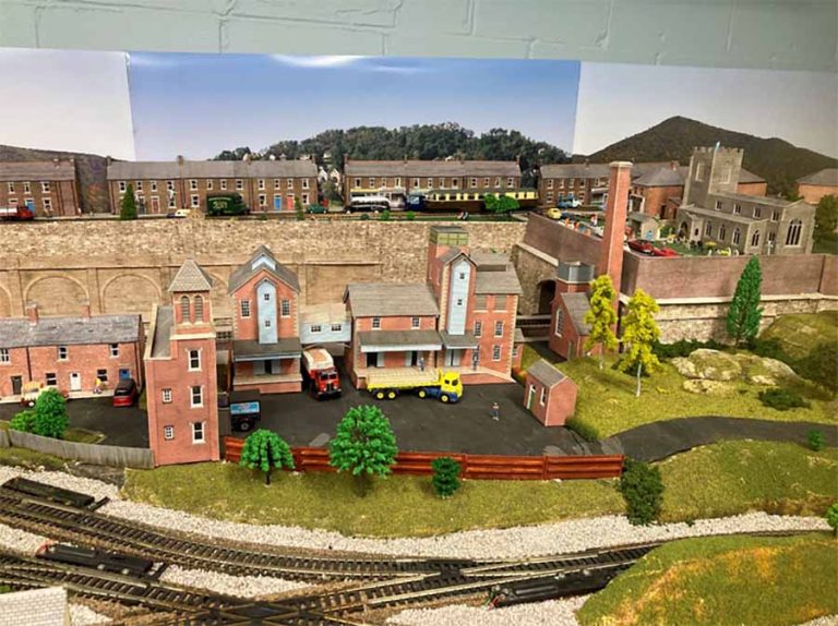 U shaped model train layouts - Model railroad layouts plansModel ...