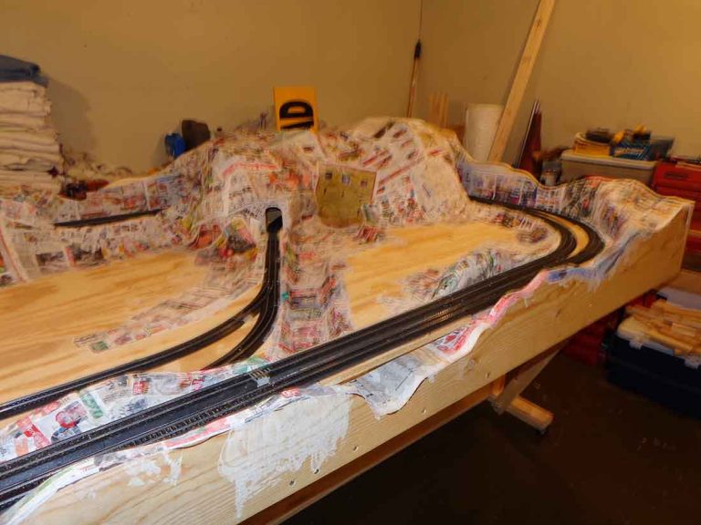Model railroads for small spaces - Model railroad layouts plansModel ...