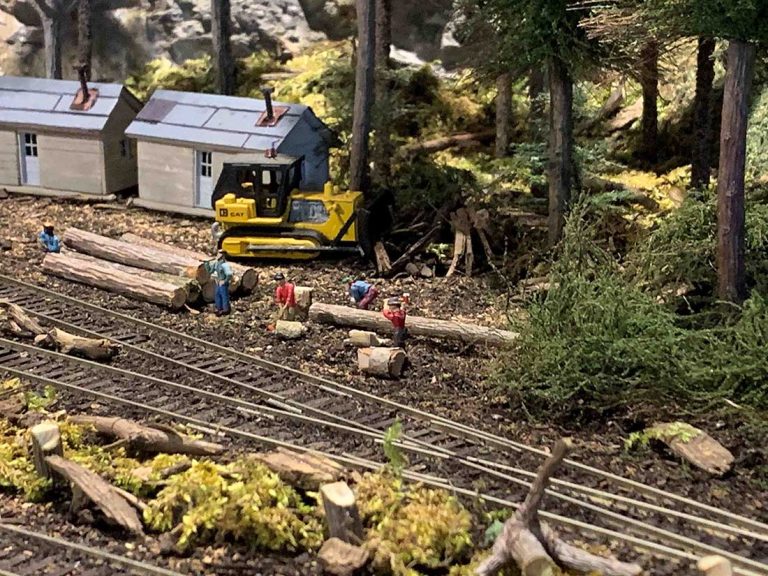 HO scale logging camp - Model railroad layouts plansModel railroad ...