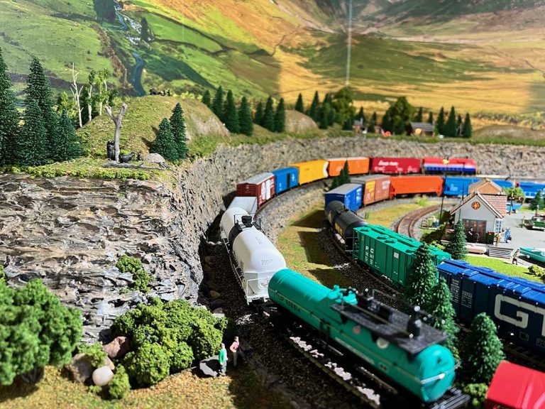 HO scale loop - Model railroad layouts plansModel railroad layouts plans