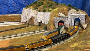 Plaster cloth mountains - Model railroad layouts plansModel railroad ...