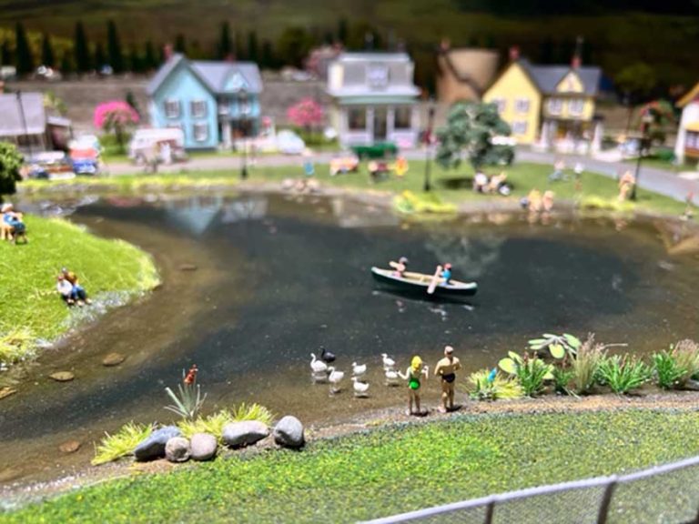 HO scale loop - Model railroad layouts plansModel railroad layouts plans