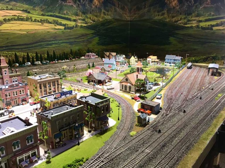 HO scale loop - Model railroad layouts plansModel railroad layouts plans