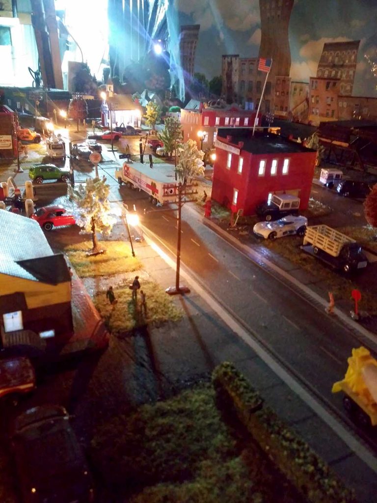 HO scale 4x11 layout - Model railroad layouts plansModel railroad ...