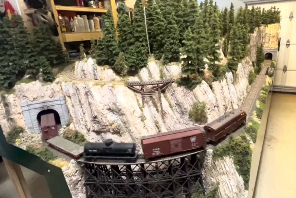Model railroad show layout - Model railroad layouts plansModel railroad ...