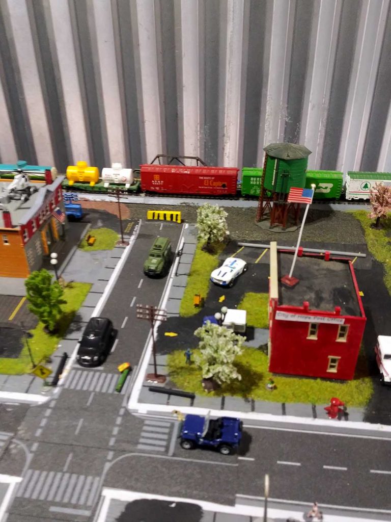 HO scale 4x11 layout - Model railroad layouts plansModel railroad ...