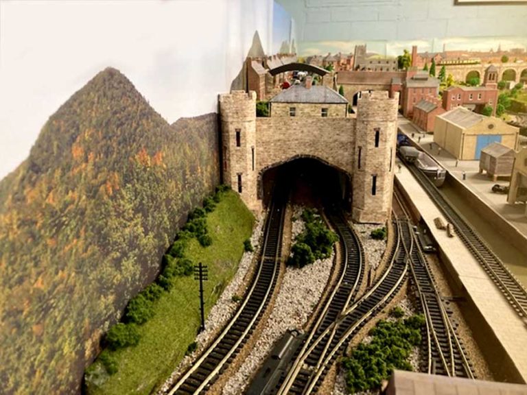 Model train tunnel entrance - Model railroad layouts plansModel ...