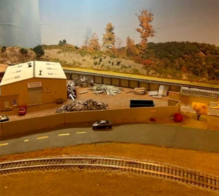 HO scale scrap yard - Model railroad layouts plansModel railroad ...