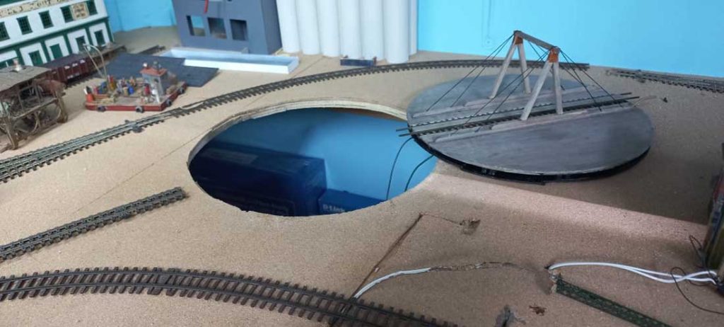 HO turntable conversion - Model railroad layouts plansModel railroad ...