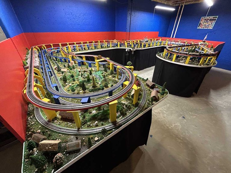 Elevated model train track - Model railroad layouts plansModel railroad ...