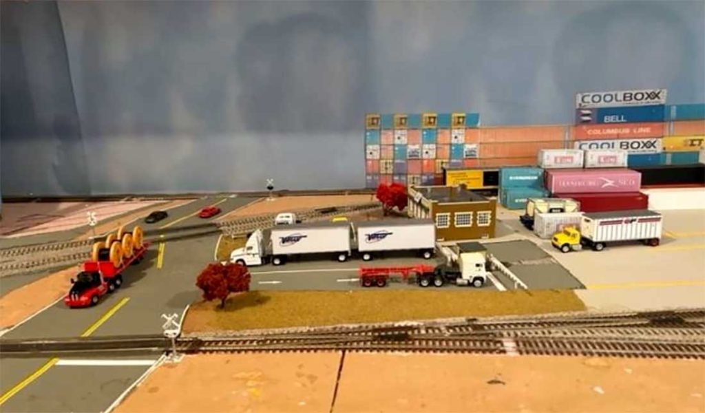 HO scale scrap yard - Model railroad layouts plansModel railroad ...