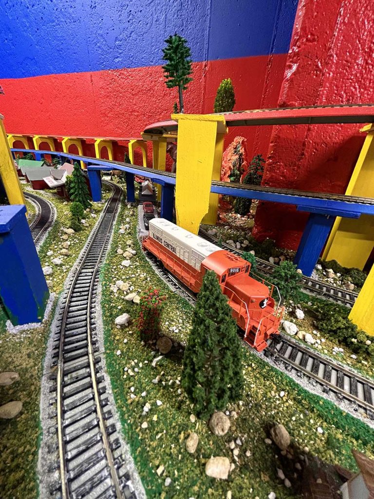 Elevated model train track - Model railroad layouts plansModel railroad ...