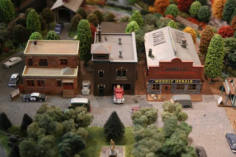 16x16 HO scale layout - Model railroad layouts plansModel railroad ...