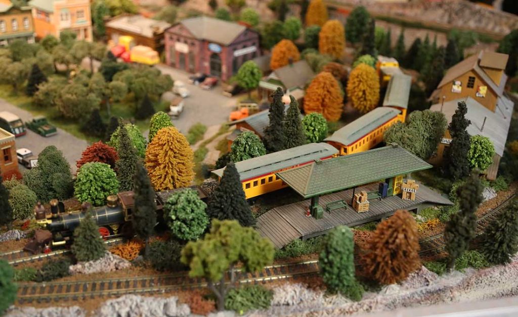 16x16 HO scale layout - Model railroad layouts plansModel railroad ...