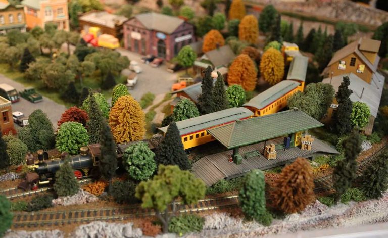 16x16 HO scale layout - Model railroad layouts plansModel railroad ...