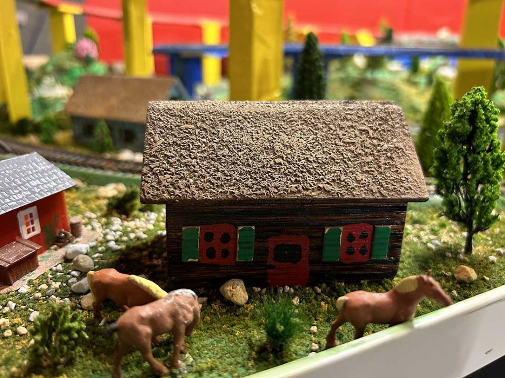 Elevated model train track - Model railroad layouts plansModel railroad ...