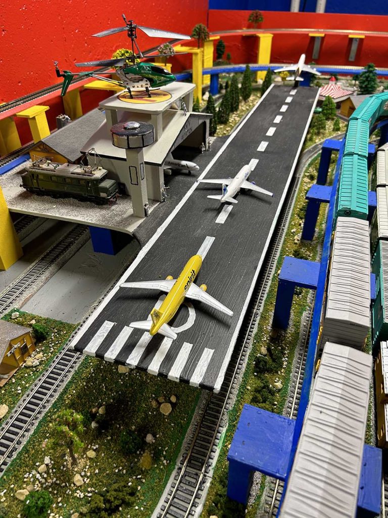 Elevated model train track - Model railroad layouts plansModel railroad ...