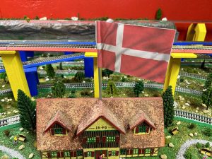 Elevated model train track - Model railroad layouts plansModel railroad ...