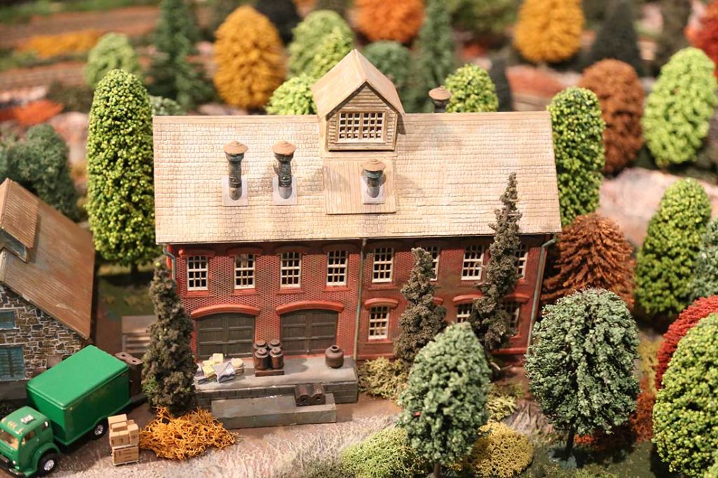 16x16 HO scale layout - Model railroad layouts plansModel railroad ...