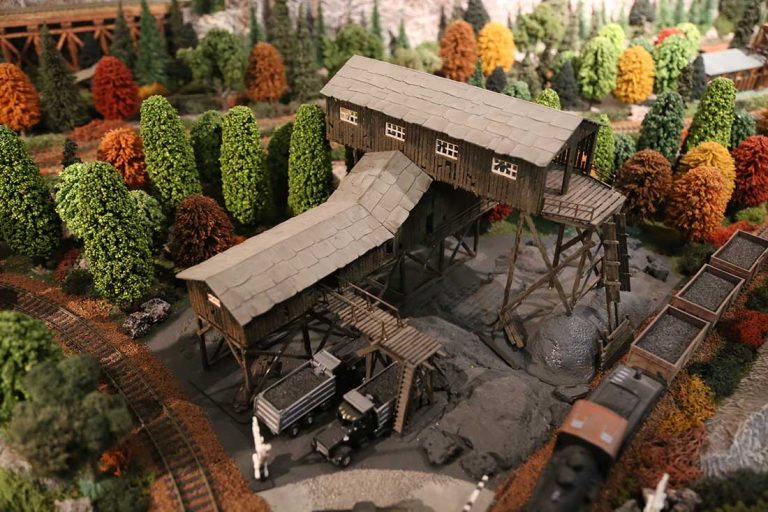 16x16 HO scale layout - Model railroad layouts plansModel railroad ...