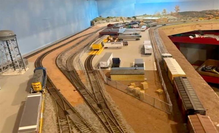 HO scale scrap yard - Model railroad layouts plansModel railroad ...