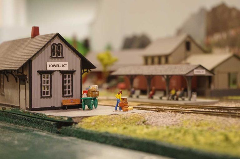 HO scale freight yard - Model railroad layouts plansModel railroad ...