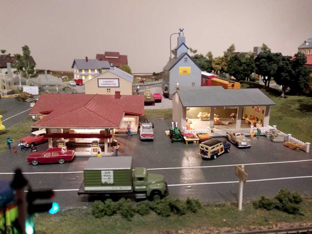 HO scale layout 14x4 - Model railroad layouts plansModel railroad ...