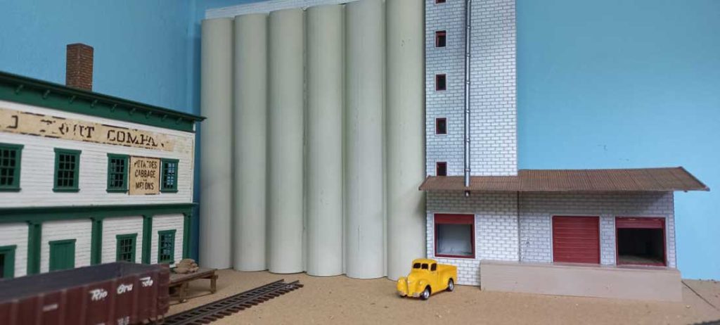 Model grain silo kitbash - Model railroad layouts plansModel railroad ...
