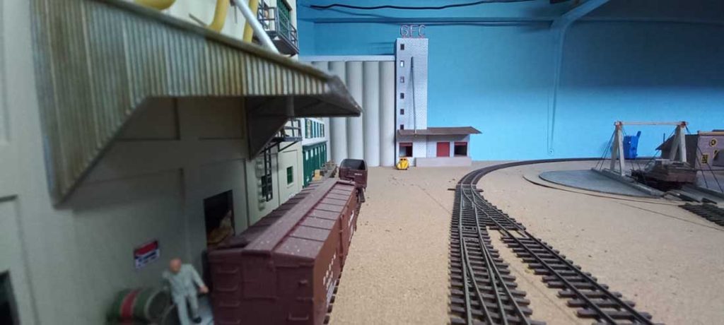 Model grain silo kitbash - Model railroad layouts plansModel railroad ...