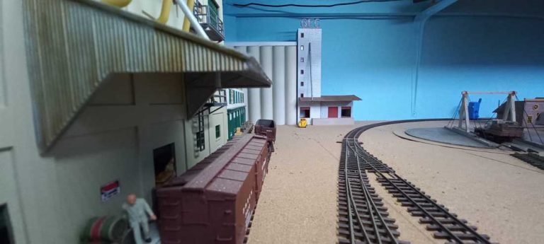 Model grain silo kitbash - Model railroad layouts plansModel railroad ...