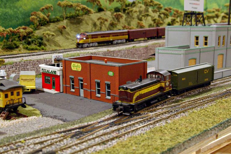 HO scale switcher - Model railroad layouts plansModel railroad layouts ...