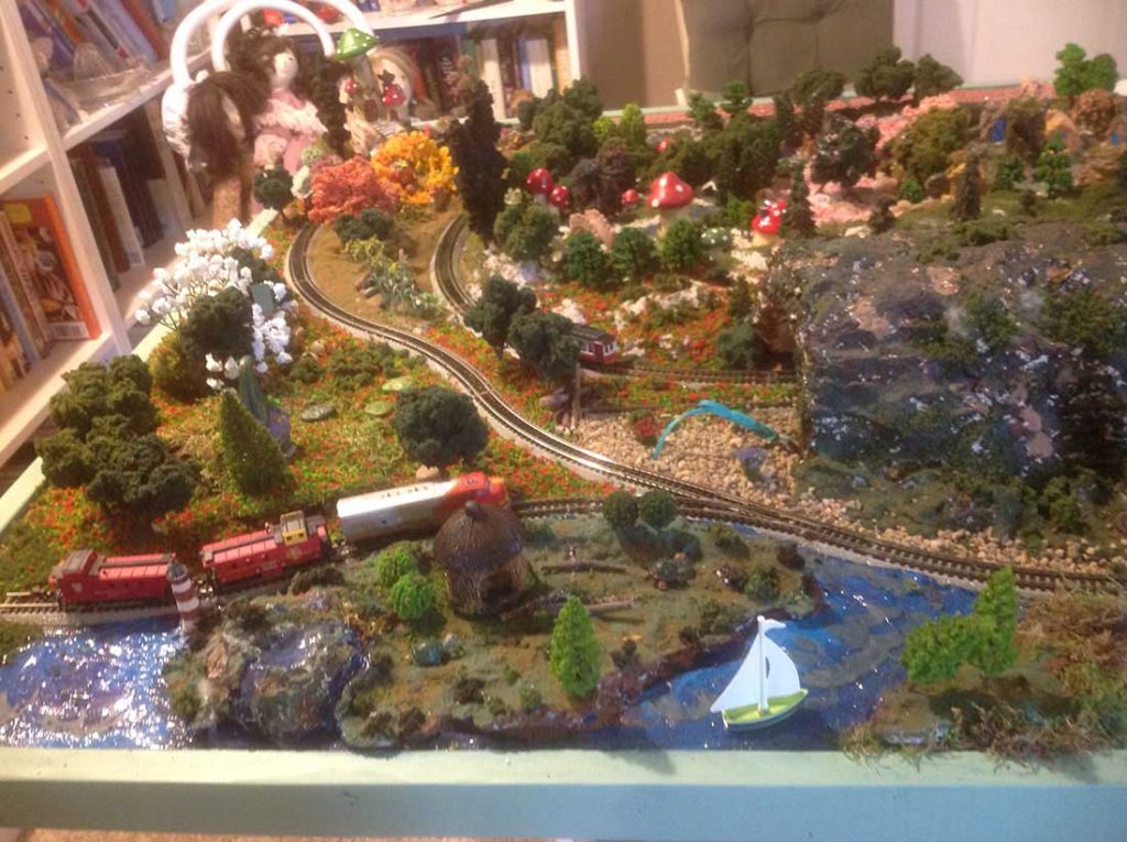 Model train waterfall - Model railroad layouts plansModel railroad ...