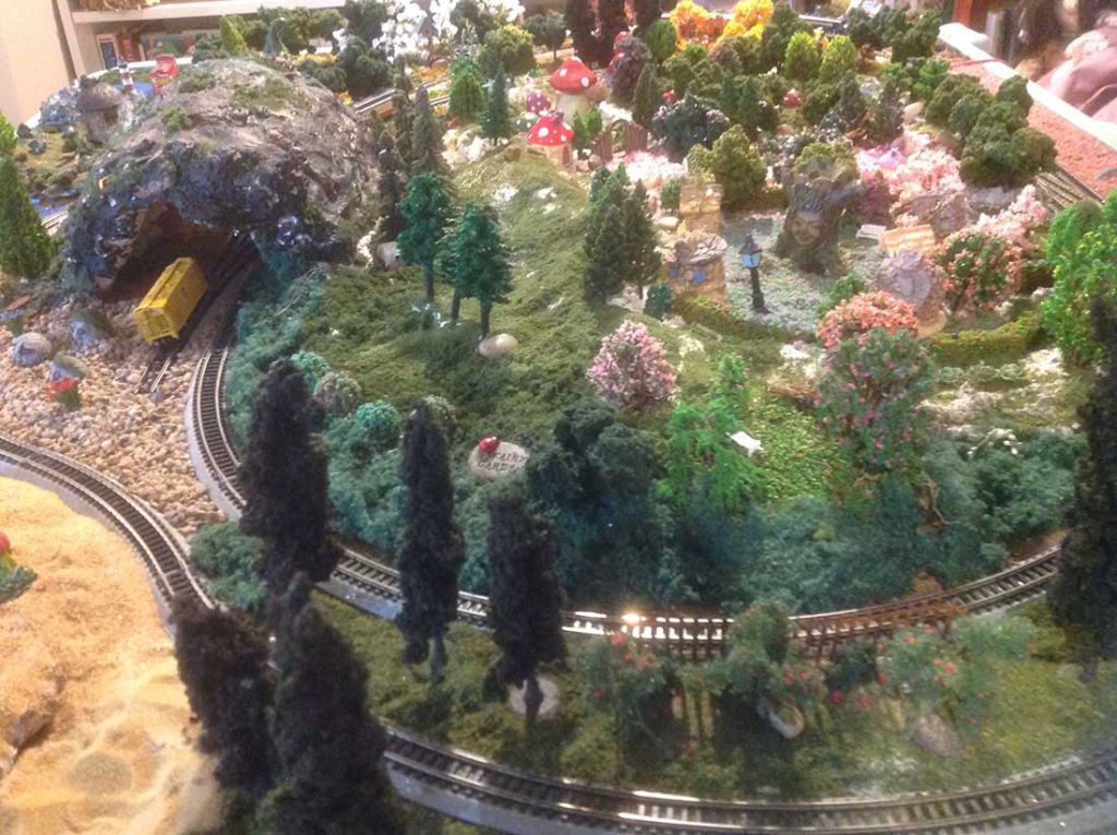 Model train waterfall - Model railroad layouts plansModel railroad ...
