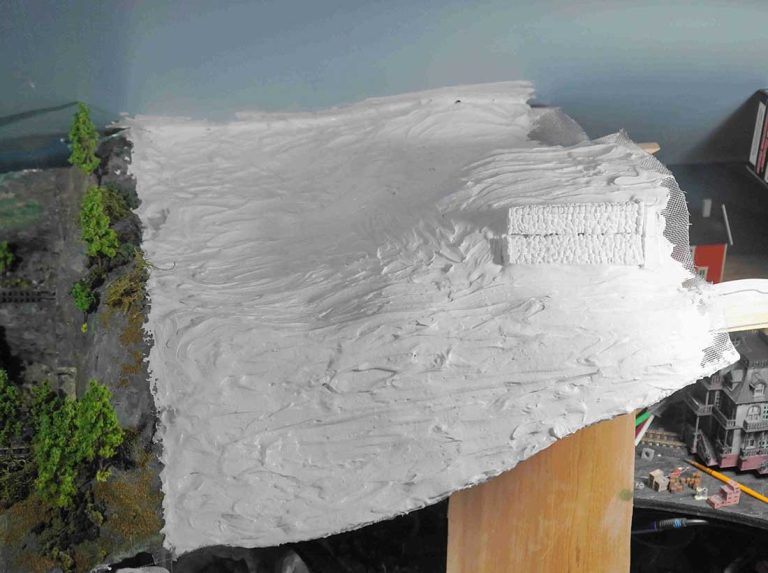 HO scale haunted house - Model railroad layouts plansModel railroad ...