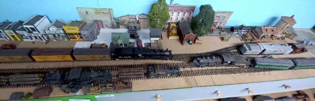 HO scale shelf model railroad track plans - Model railroad layouts ...