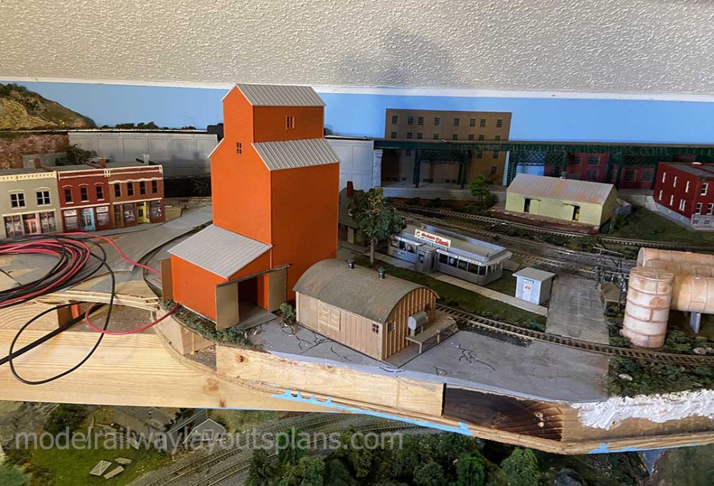 Double level HO scale layout - Don's - Model railroad layouts ...