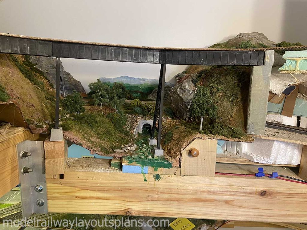 Double level HO scale layout - Don's - Model railroad layouts ...