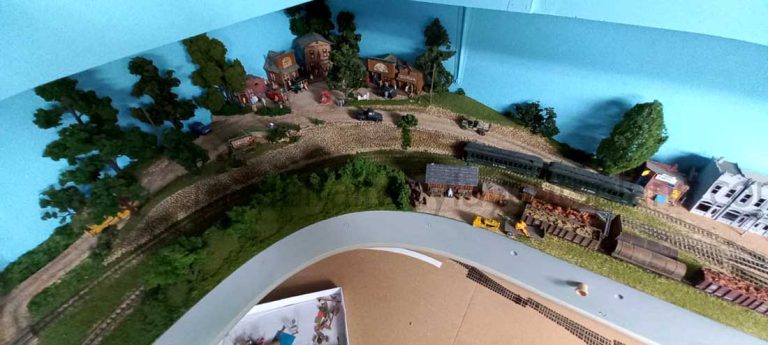 HO scale shelf model railroad track plans - Model railroad layouts ...