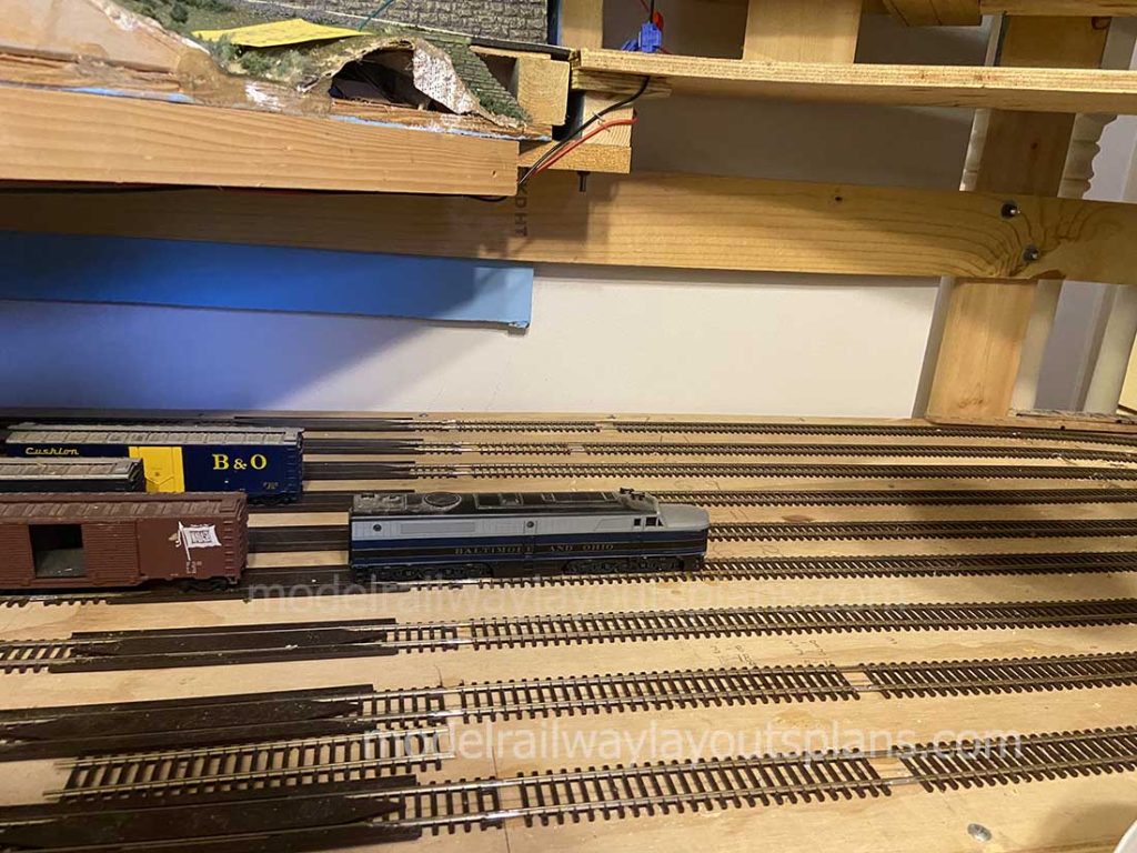 Double level HO scale layout - Don's - Model railroad layouts ...