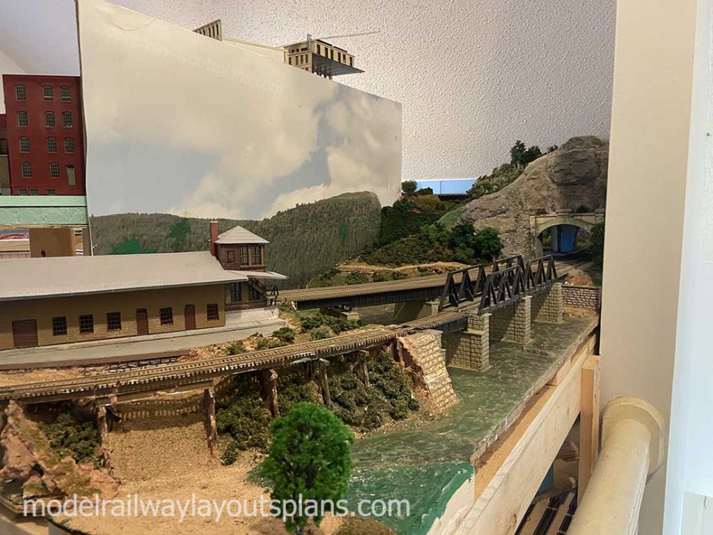 Double level HO scale layout - Don's - Model railroad layouts ...
