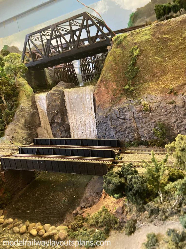 Double level HO scale layout - Don's - Model railroad layouts ...