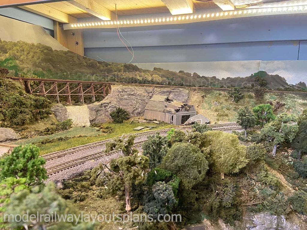 Double level HO scale layout - Don's - Model railroad layouts ...