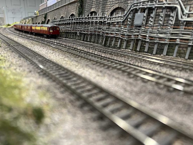 London underground model trains - Model railroad layouts plansModel ...