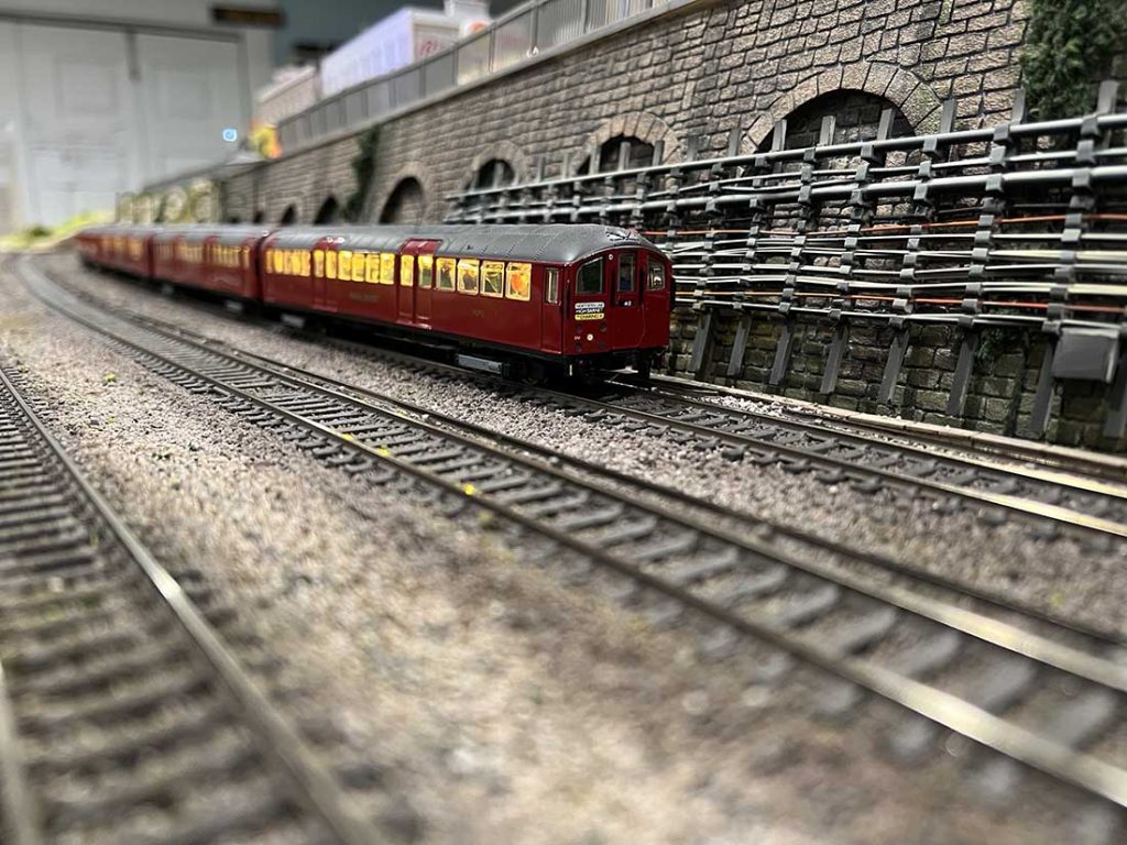 London underground model trains - Model railroad layouts plansModel ...