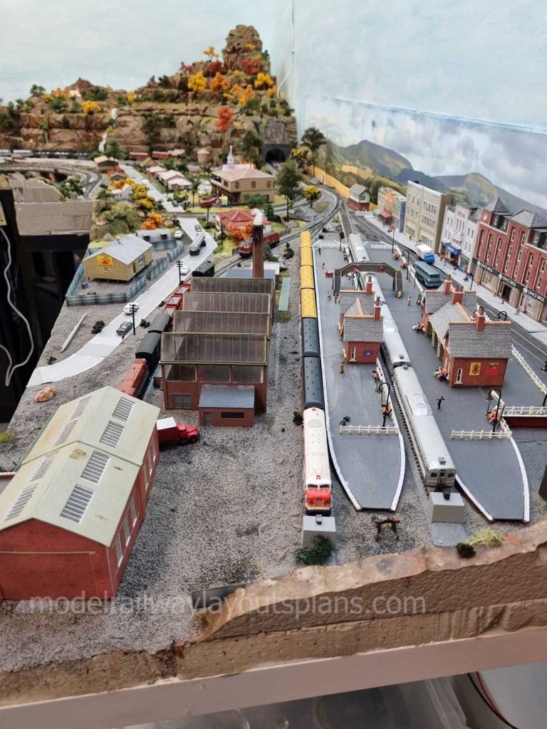 N scale multi-line layout - Model railroad layouts plansModel railroad ...