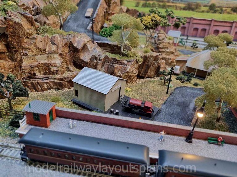 N scale multi-line layout - Model railroad layouts plansModel railroad ...