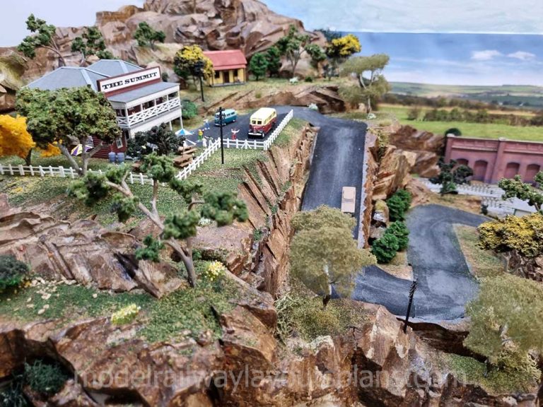 N scale multi-line layout - Model railroad layouts plansModel railroad ...