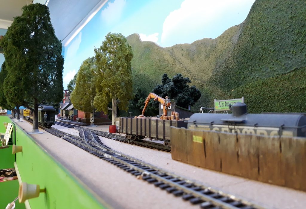 Model railroad backdrop construction - Model railroad layouts ...