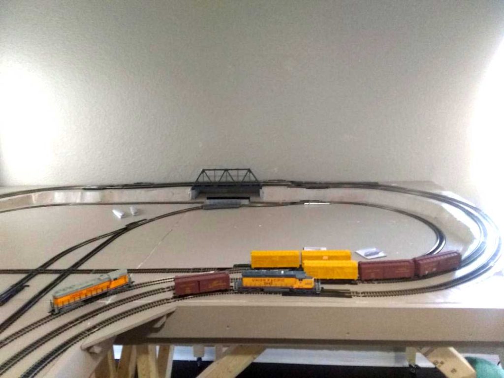 3 loop HO train layout - Ray's - Model railroad layouts plansModel ...